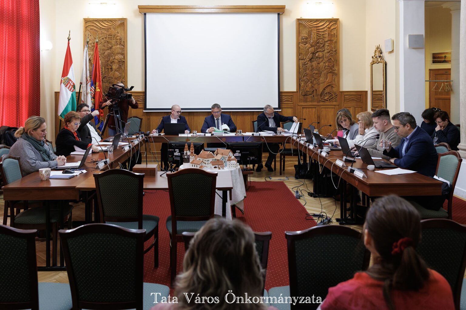 Megtartotta idei első ülését a képviselő-testület - Tata Város ...